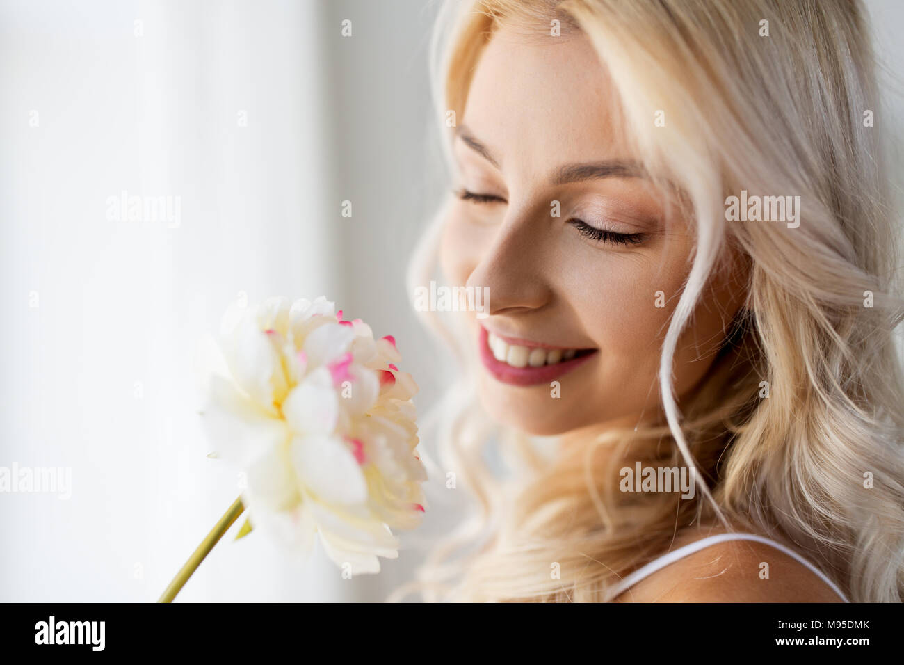Woman smelling flower hi-res stock photography and images - Alamy
