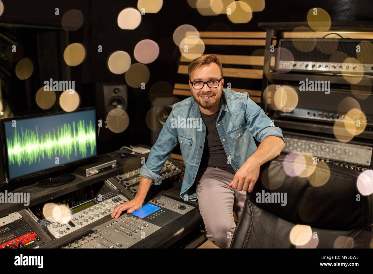 Mixing music screen hi-res stock photography and images - Alamy