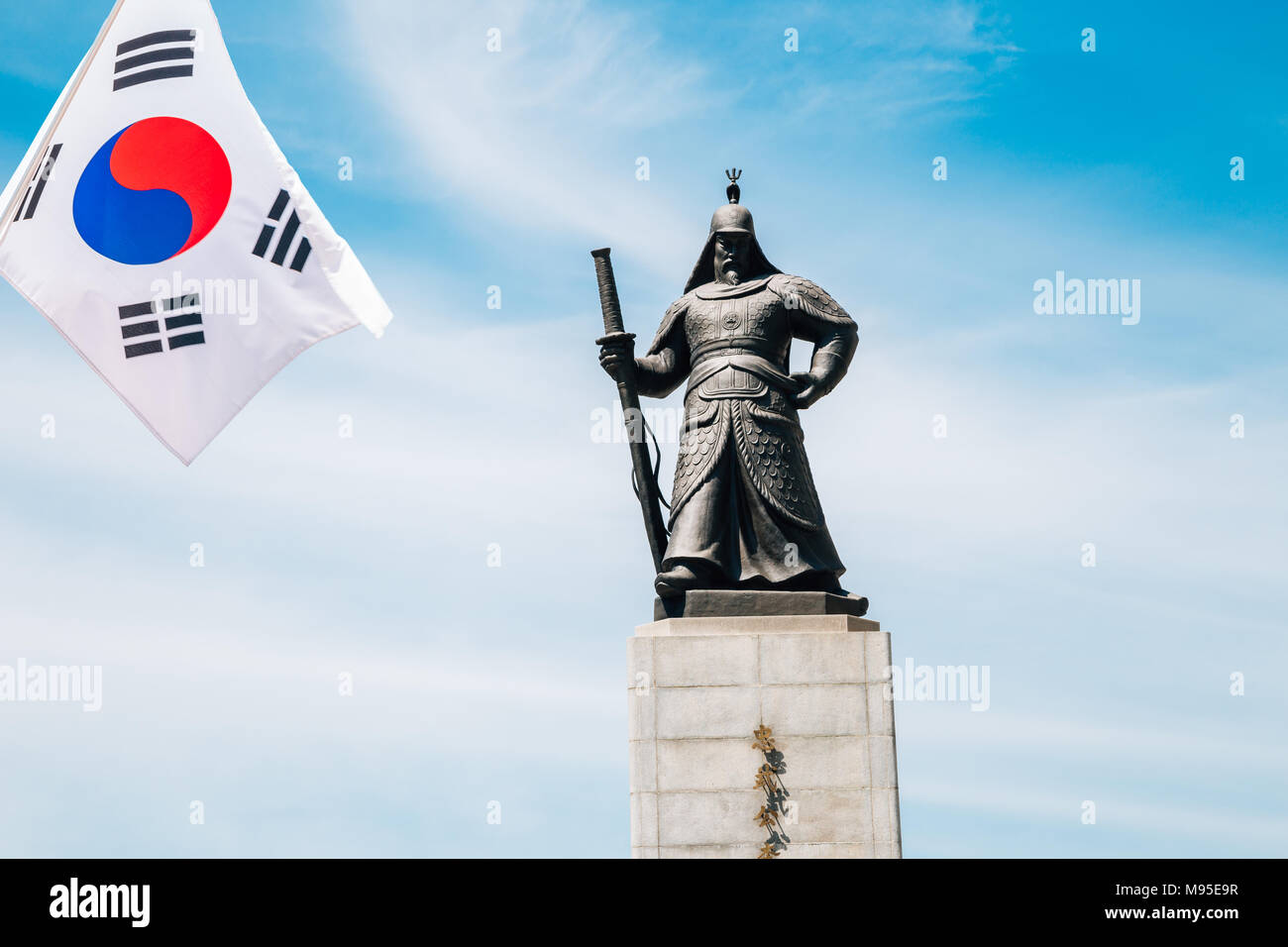 Admiral yi sun shin statue hi-res stock photography and images - Alamy