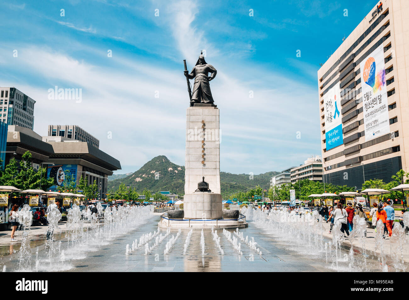 Statue of lee sun shin hi-res stock photography and images - Alamy