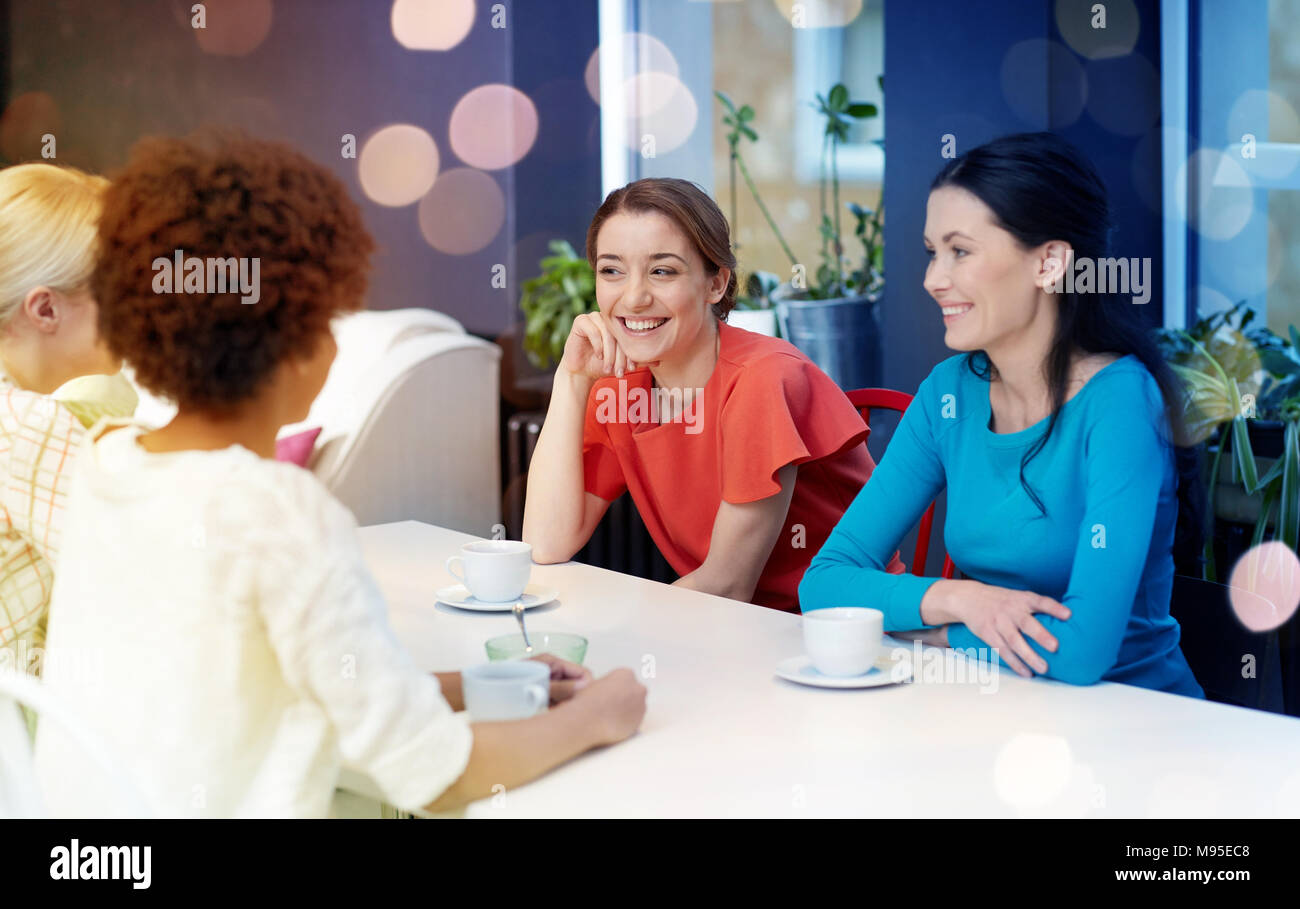 Group of women drinking coffee hi-res stock photography and images - Alamy