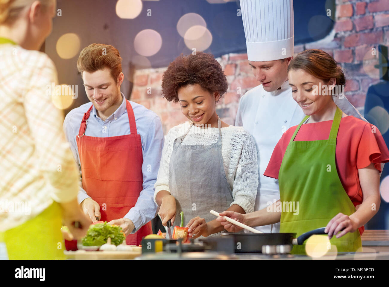 Friends cooking kitchen school hi-res stock photography and images - Alamy
