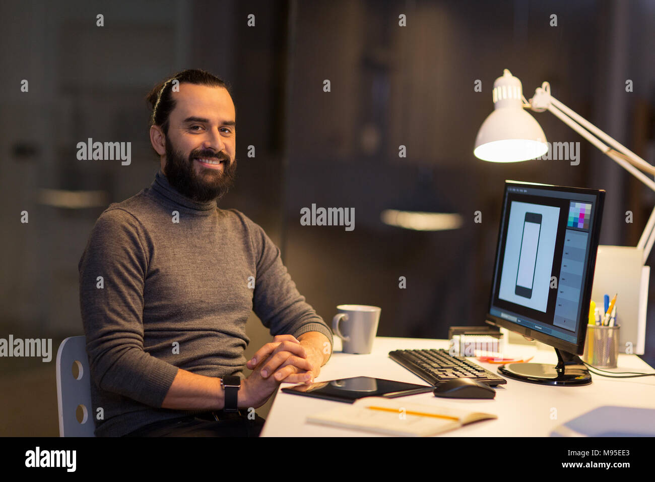 Graphic designer computer person hi-res stock photography and images ...