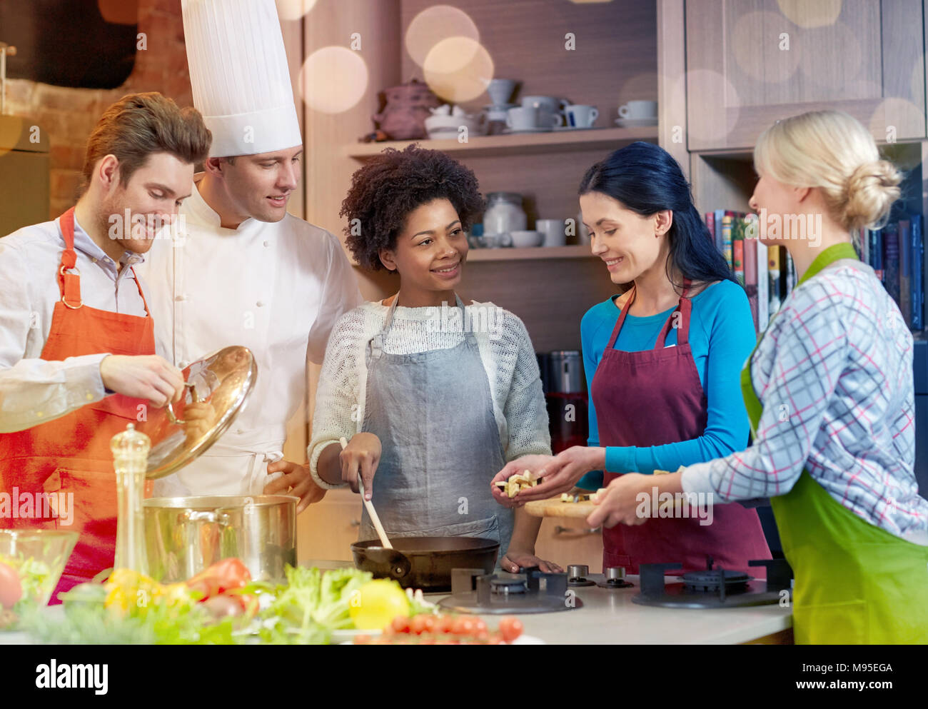Friends cooking kitchen school hi-res stock photography and images - Alamy