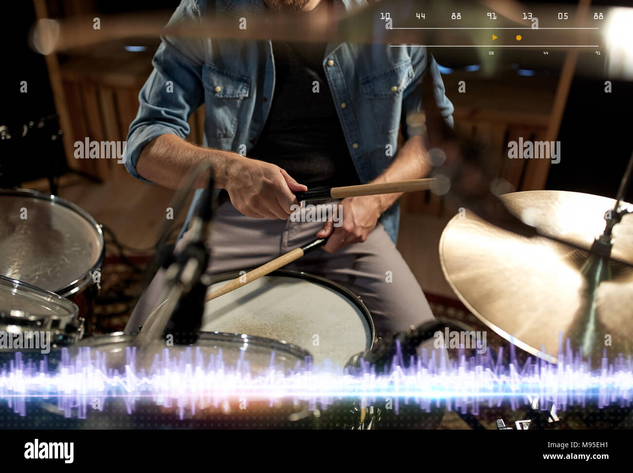 Sound wave drum hi-res stock photography and images - Alamy