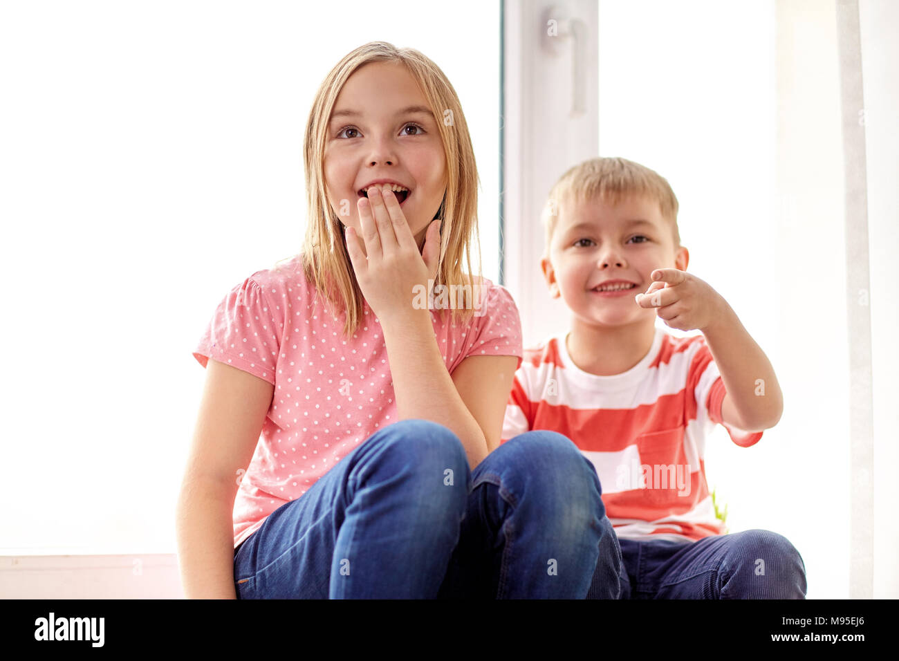 surprised little kids at window Stock Photo - Alamy