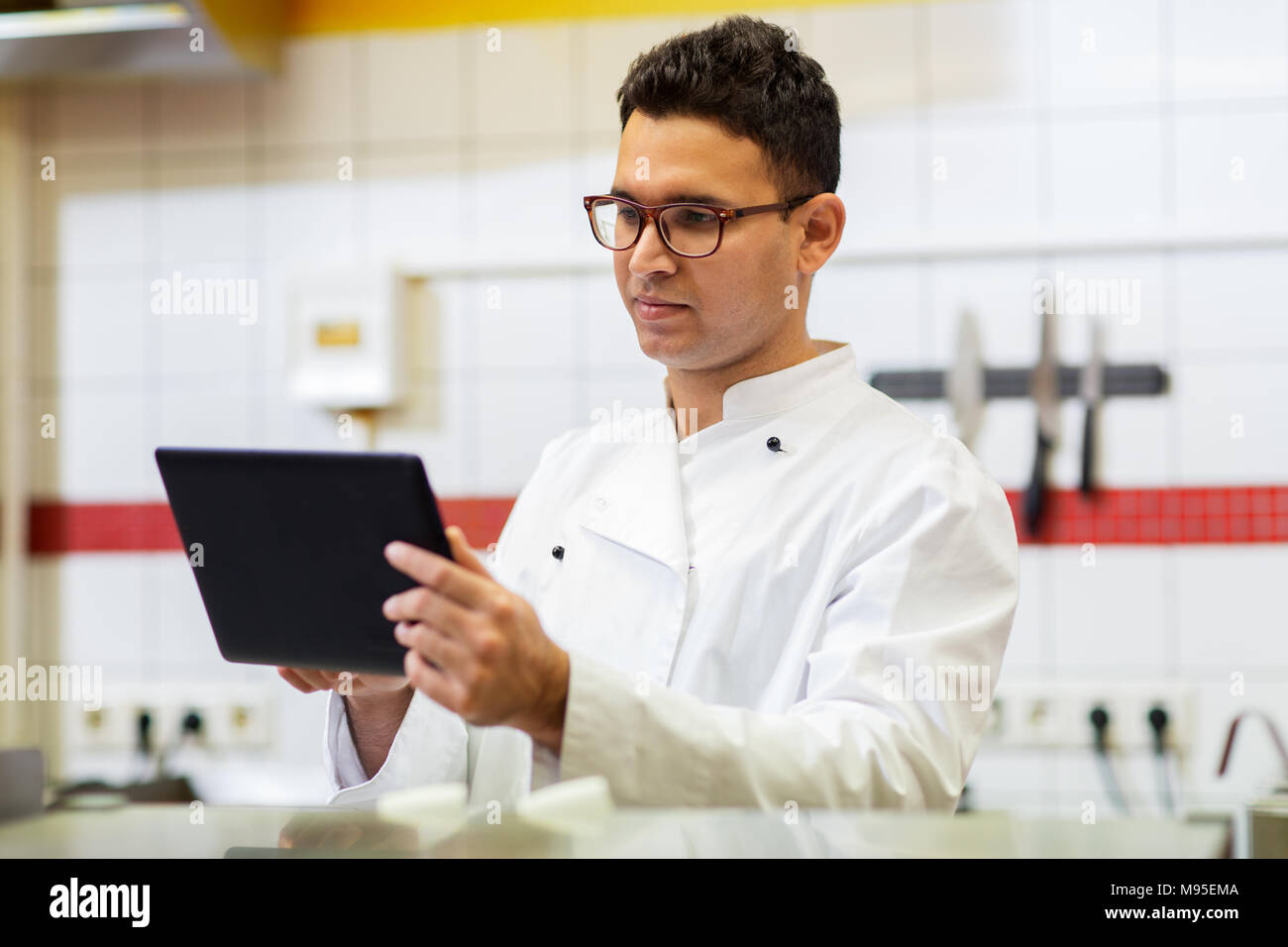 Technology cook hi-res stock photography and images - Alamy