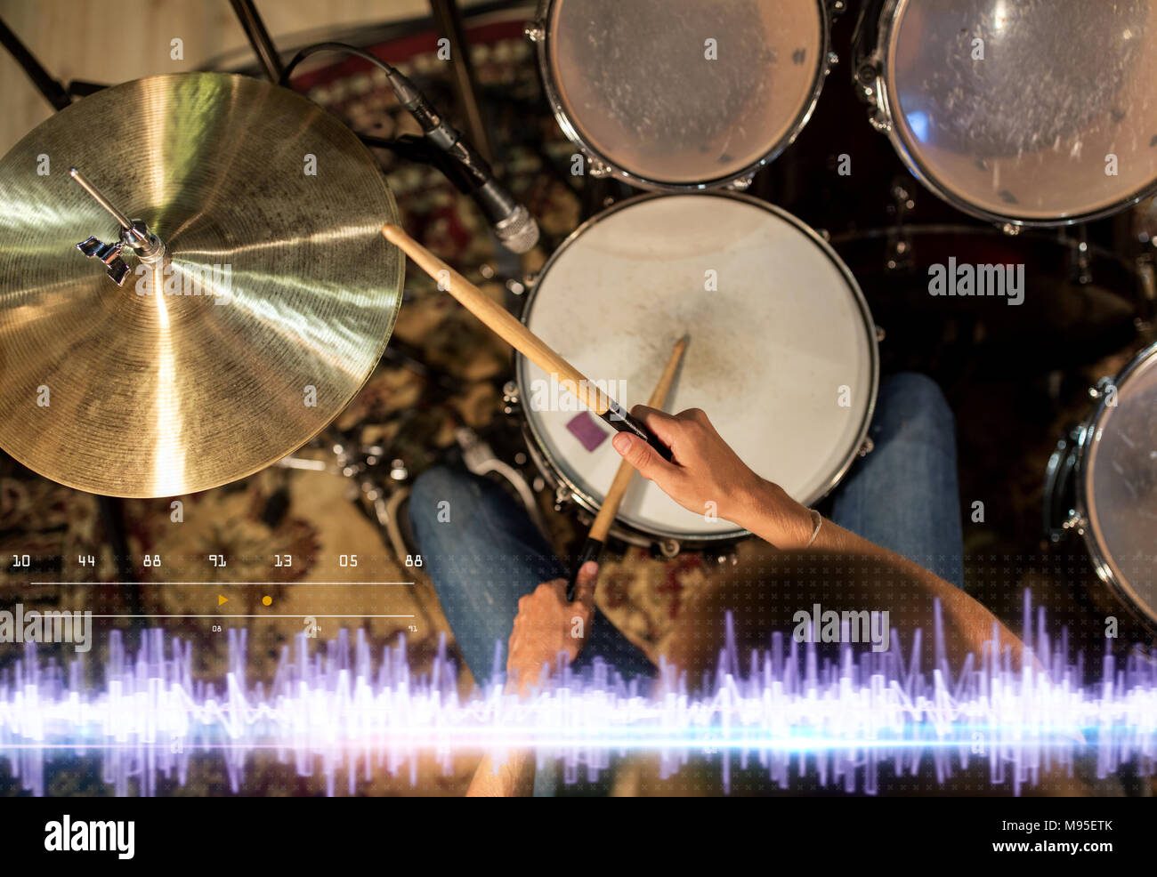 Drummer above hi-res stock photography and images - Alamy