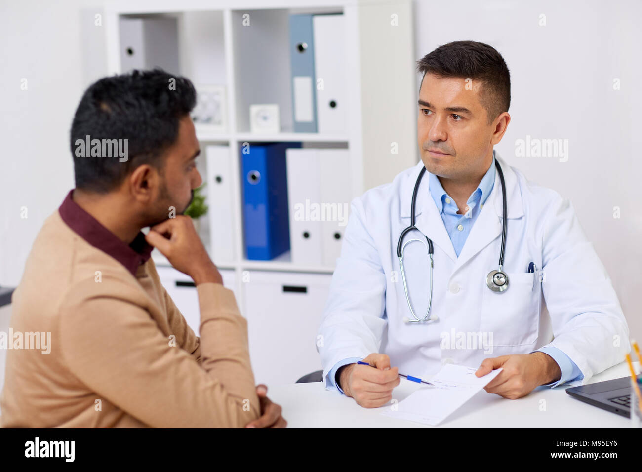 doctor showing prescription to patient at clinic Stock Photo - Alamy