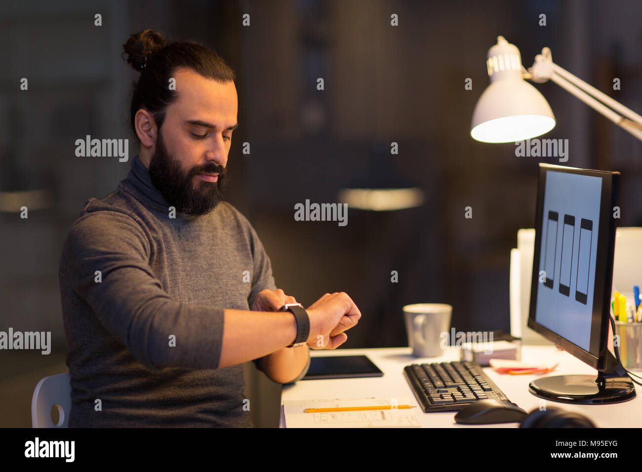 Smartwatch user hi-res stock photography and images - Alamy