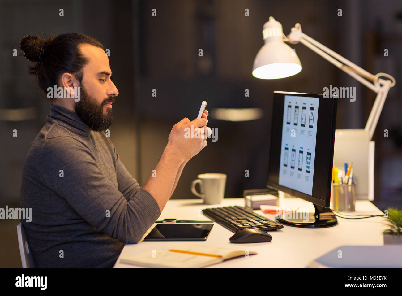 Man programmer hi-res stock photography and images - Alamy