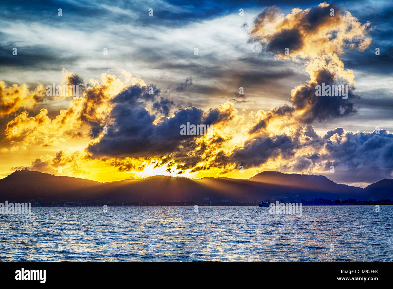 Thai seascape sunset in front of Phuket Stock Photo - Alamy