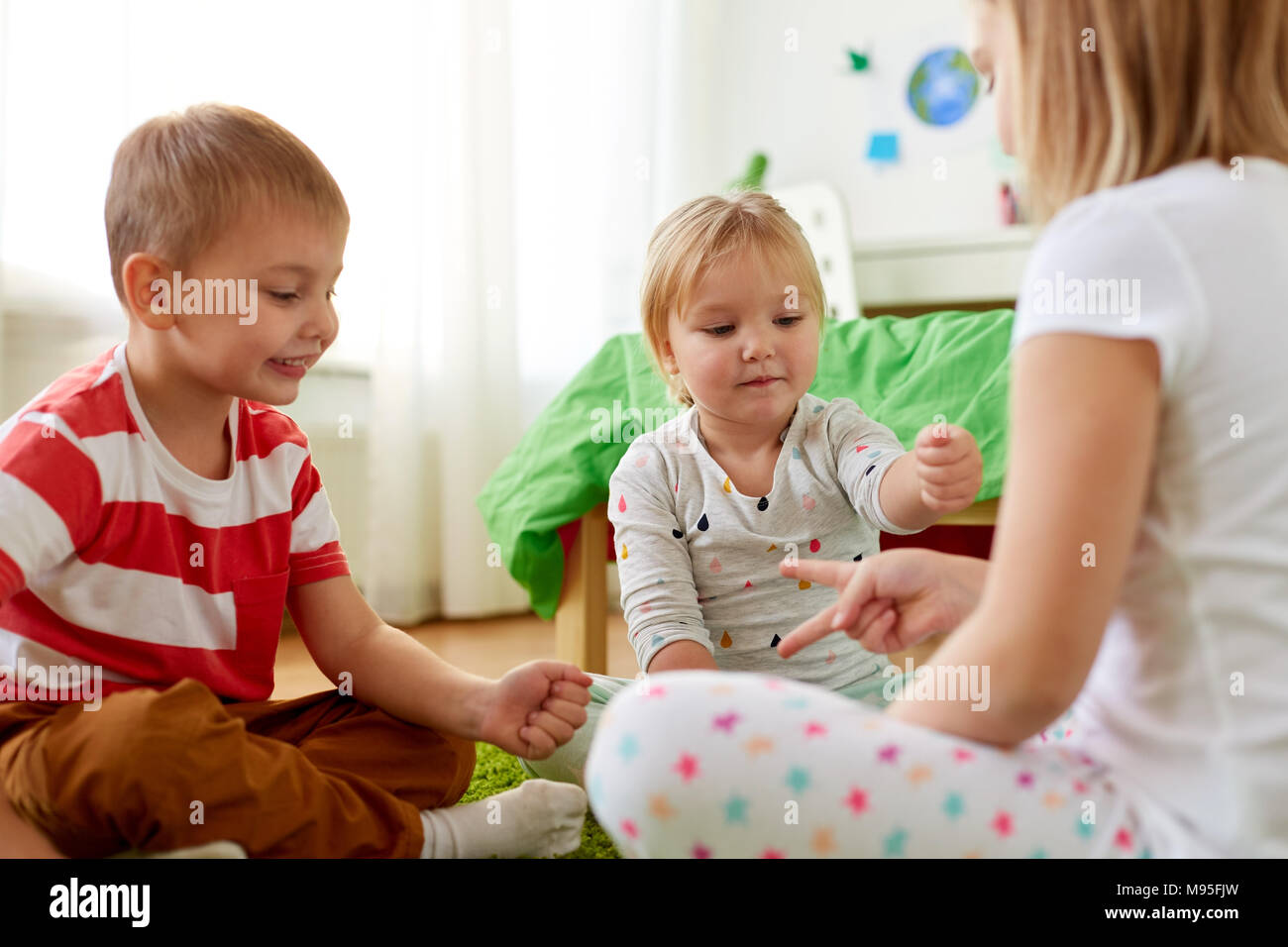 Rock paper sister High Resolution Stock Photography and Images - Alamy