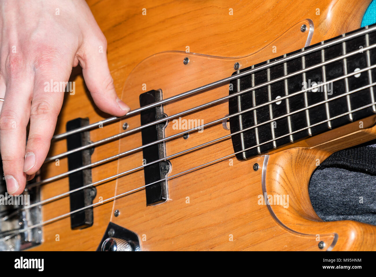 Male bass guitarists hi-res stock photography and images - Alamy