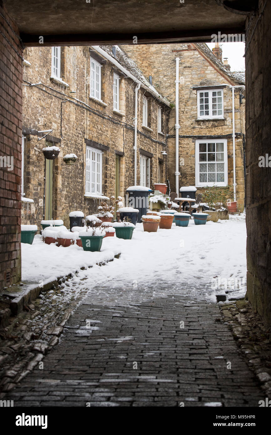 High street snow hi-res stock photography and images - Alamy