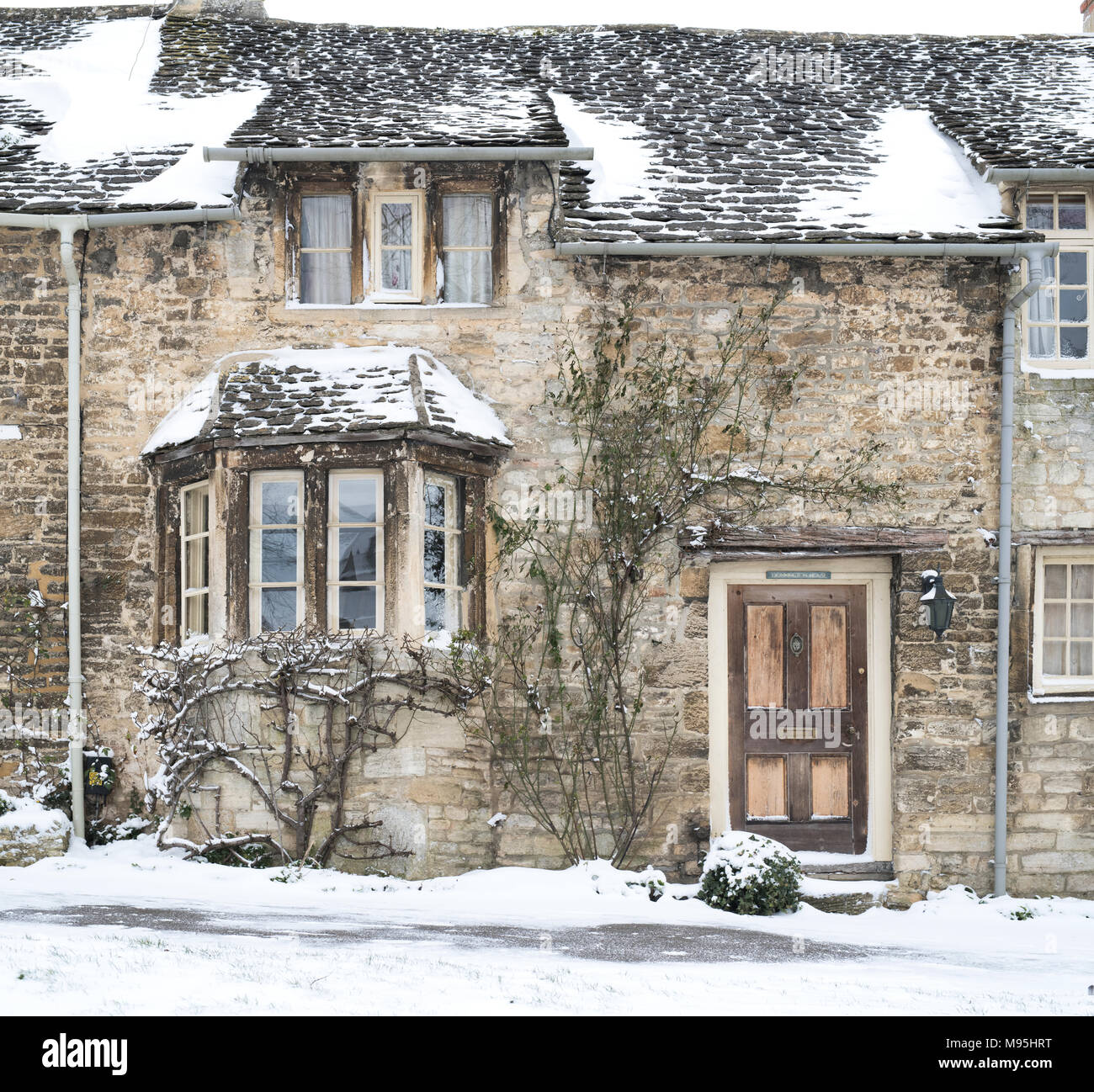 Old english houses hi-res stock photography and images - Alamy