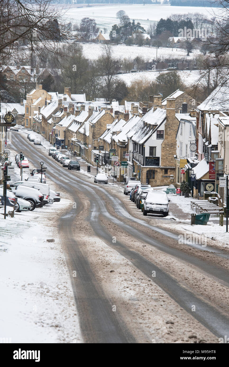 Burford high street shops hi-res stock photography and images - Alamy