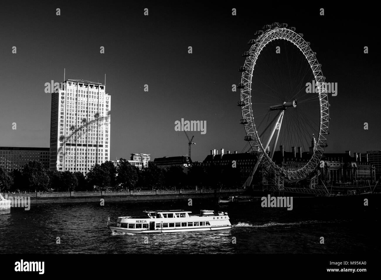 Thames dock black and white hi-res stock photography and images - Alamy