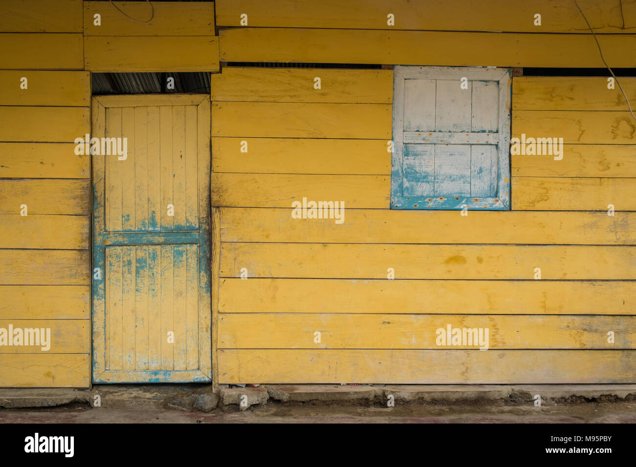 Pale yellow house hi-res stock photography and images - Alamy