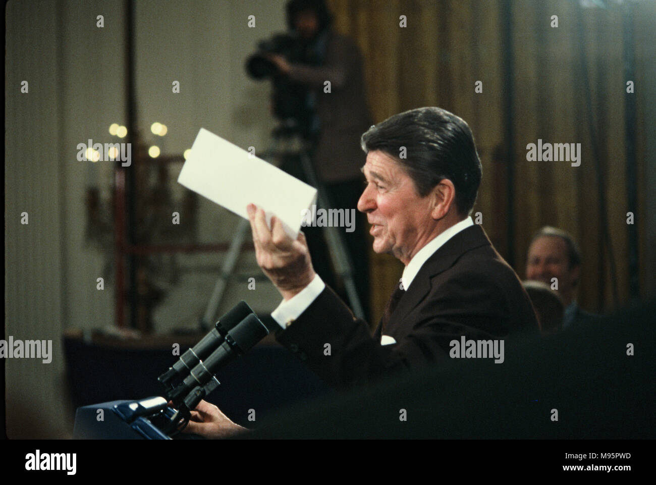Ronald reagan 1981 hi-res stock photography and images - Alamy