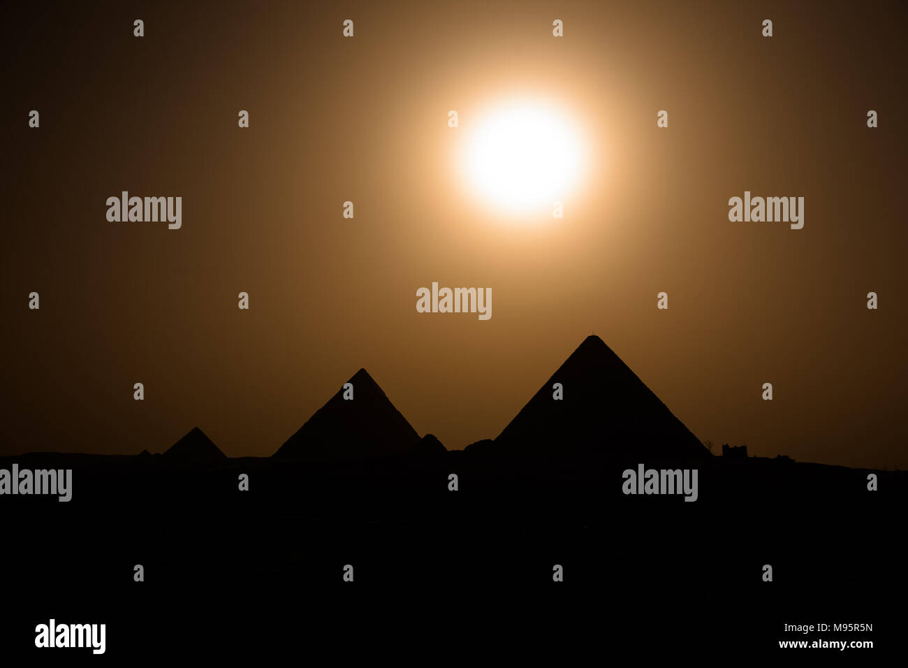 Pyramid of khufu sunset hi-res stock photography and images - Alamy