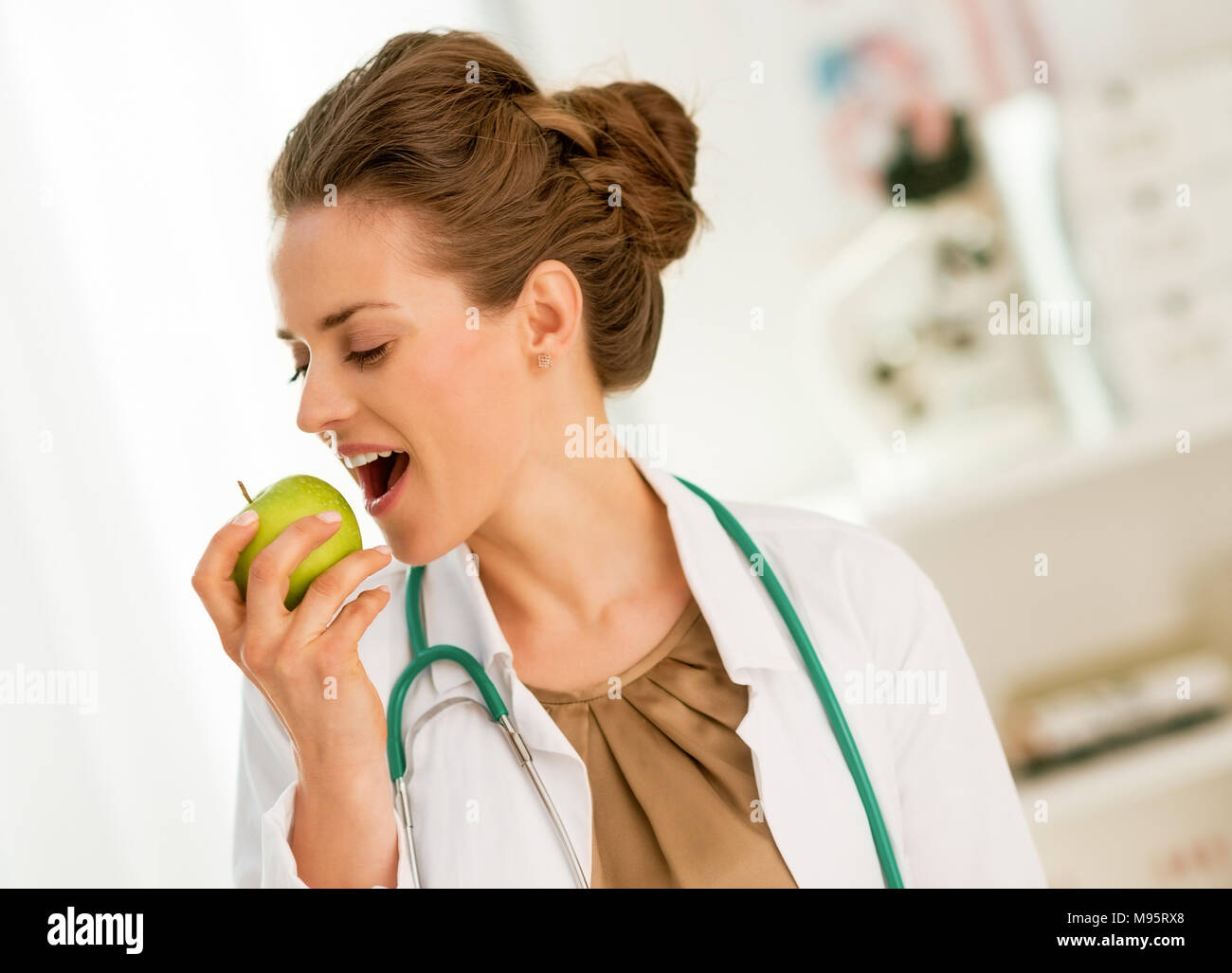 Doctor health eating hi-res stock photography and images - Alamy