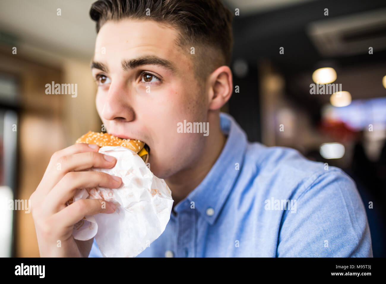 Fat man eating restaurant hi-res stock photography and images - Alamy