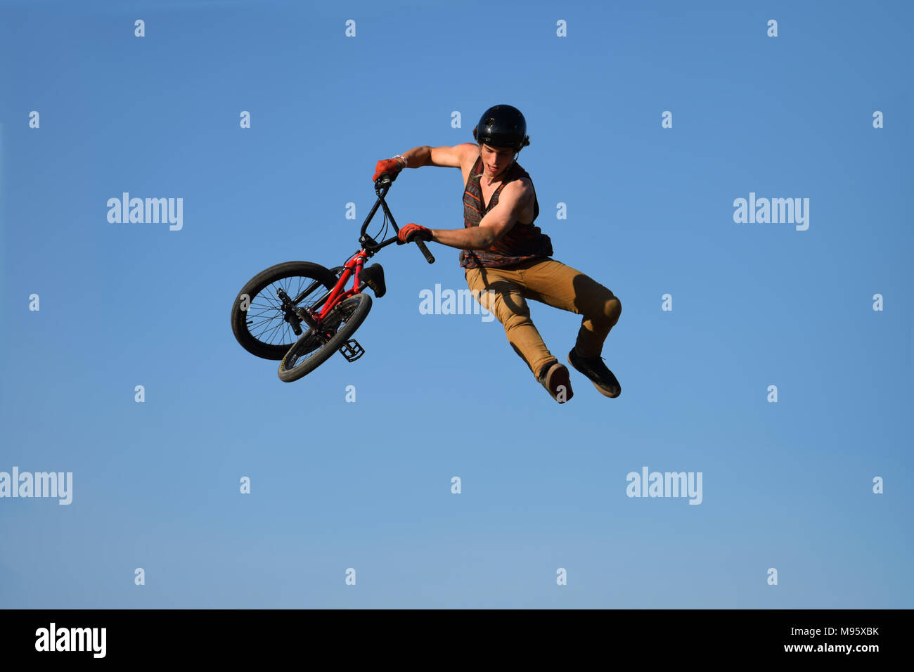 Spectacular stunts hi-res stock photography and images - Alamy