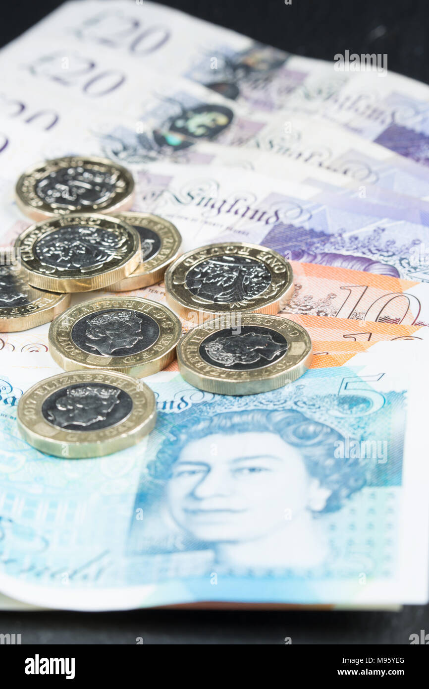 New pound coins and notes of currency of Great Britain Stock Photo - Alamy