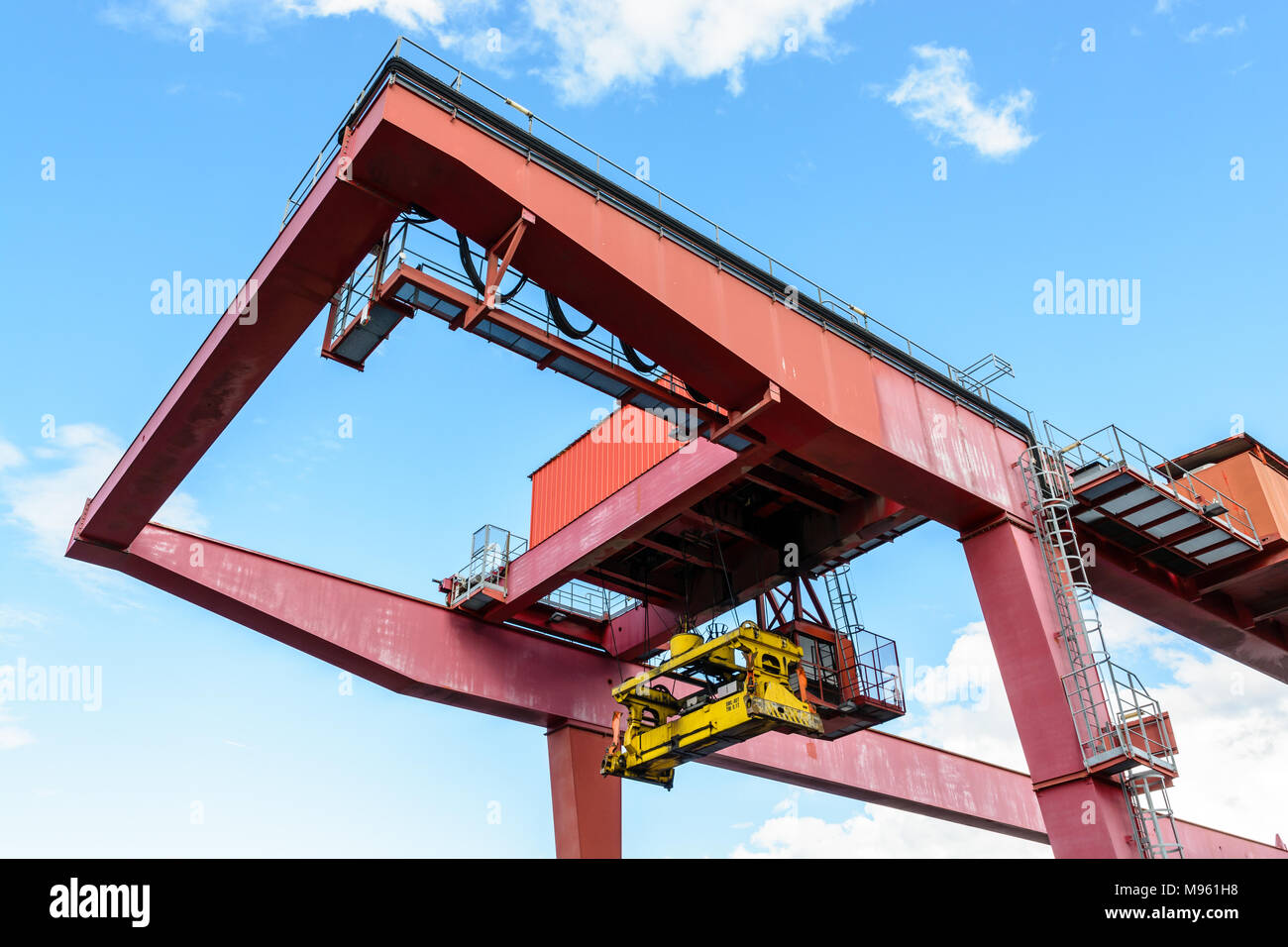 Container handling gantry crane hi-res stock photography and images - Alamy
