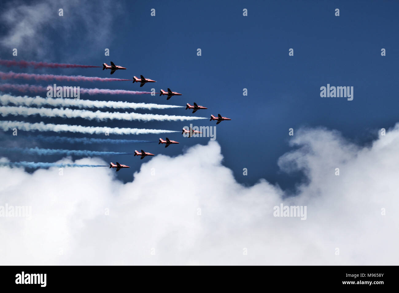 Arrow flying past hi-res stock photography and images - Alamy