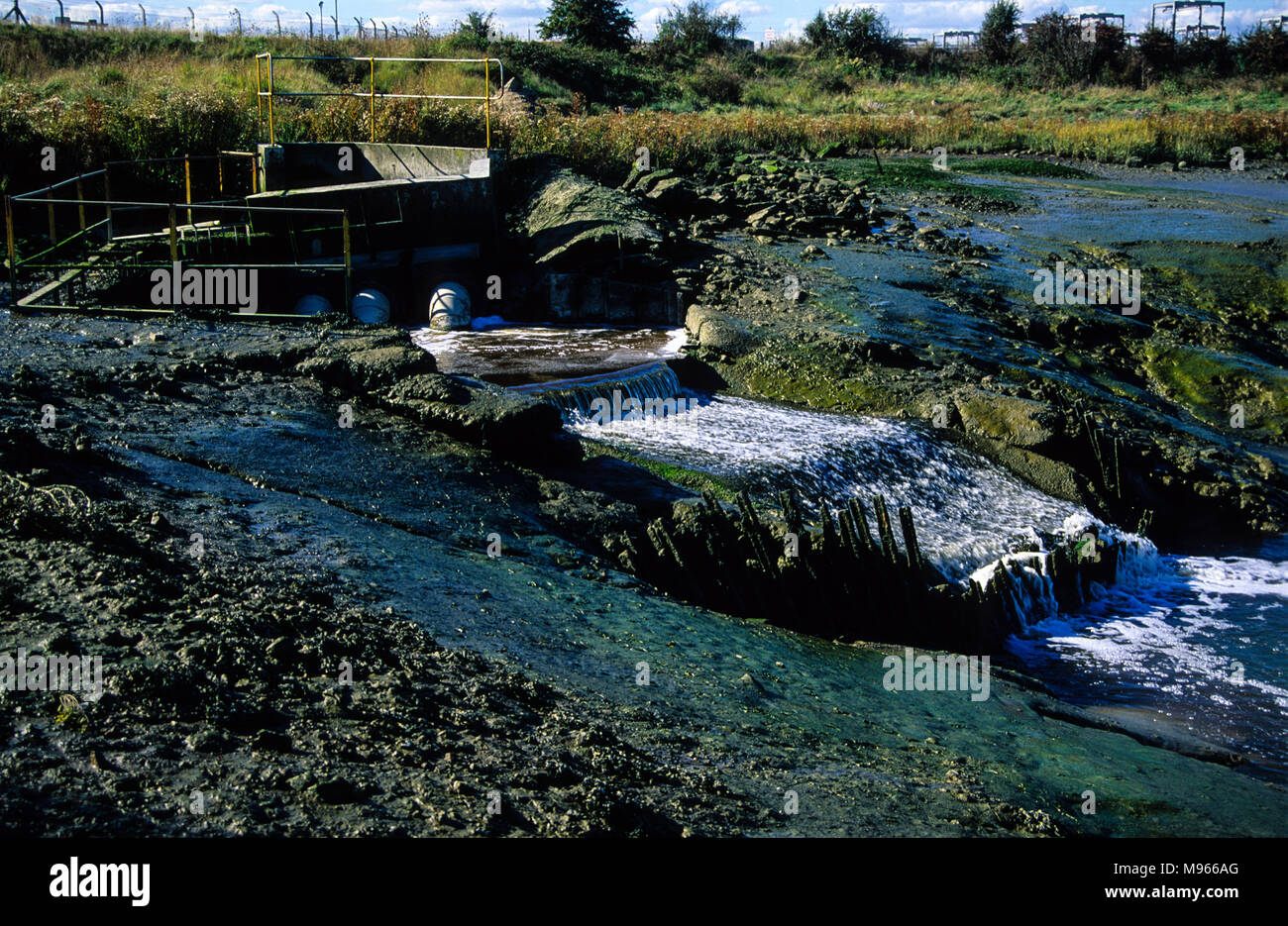 Water pollution factory hi-res stock photography and images - Alamy