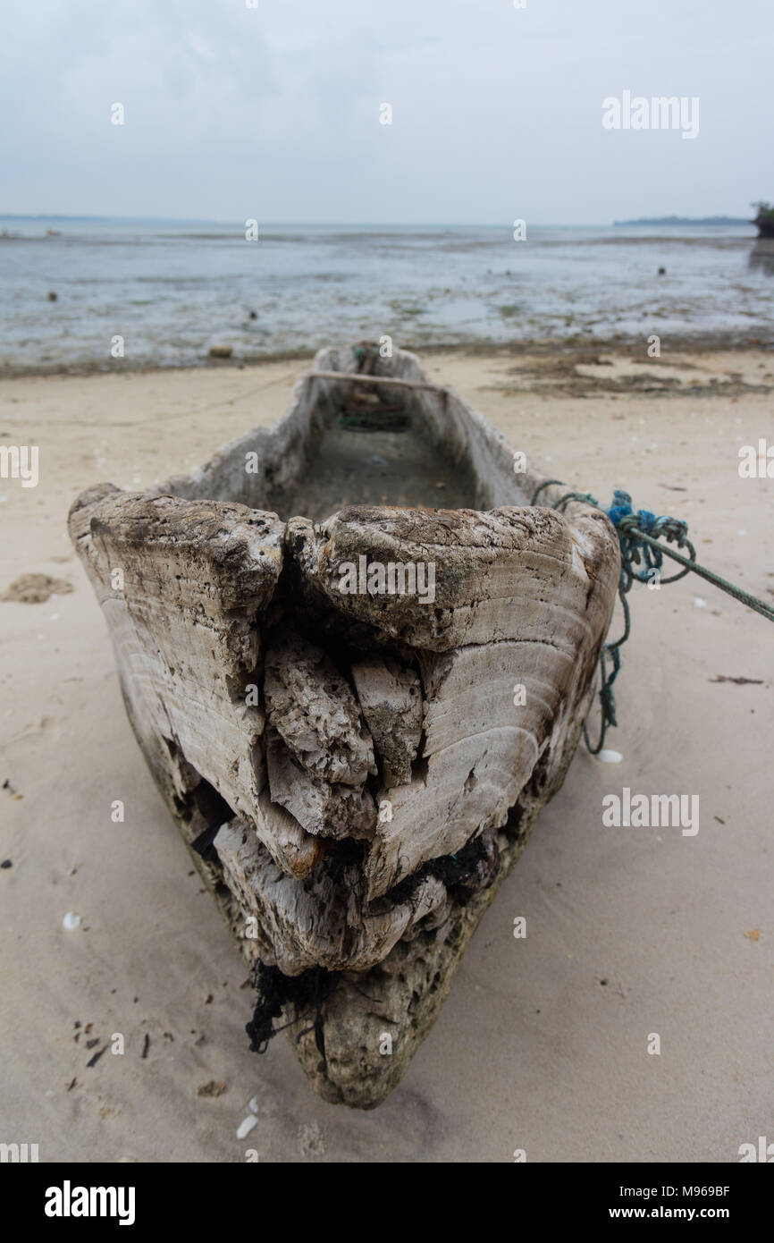 Old dug out canoe hi-res stock photography and images - Alamy