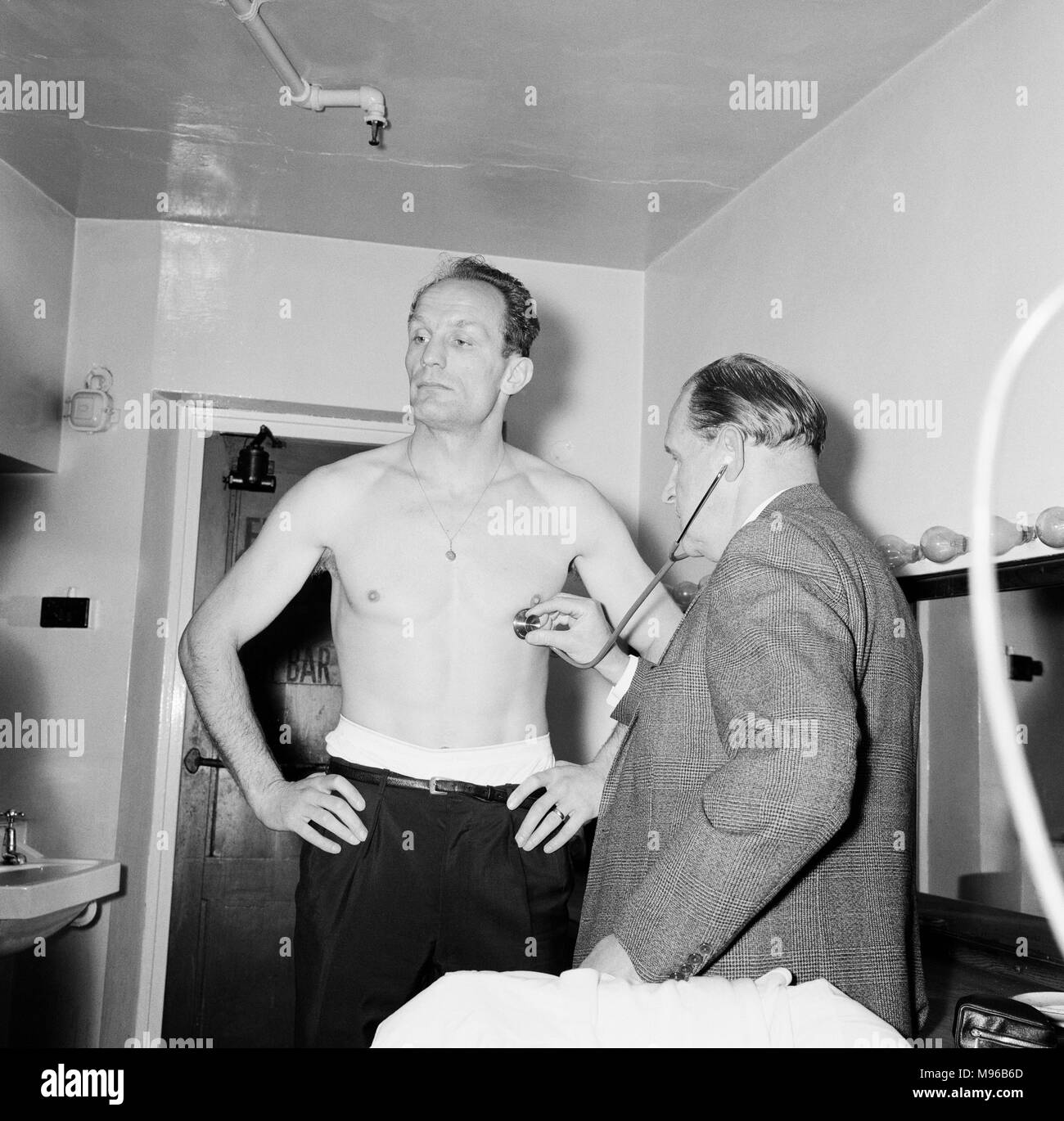 1966 world heavyweight title fight hi-res stock photography and images ...