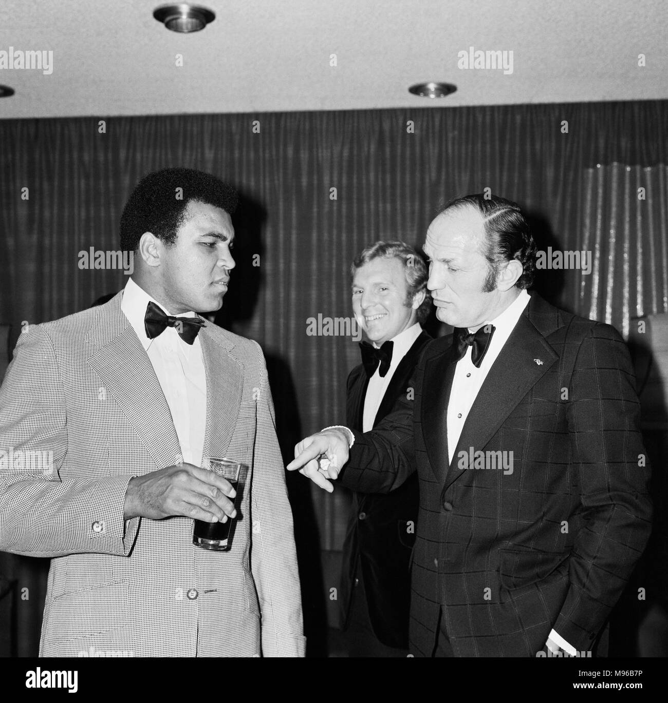 Bobby moore 1974 hi-res stock photography and images - Alamy