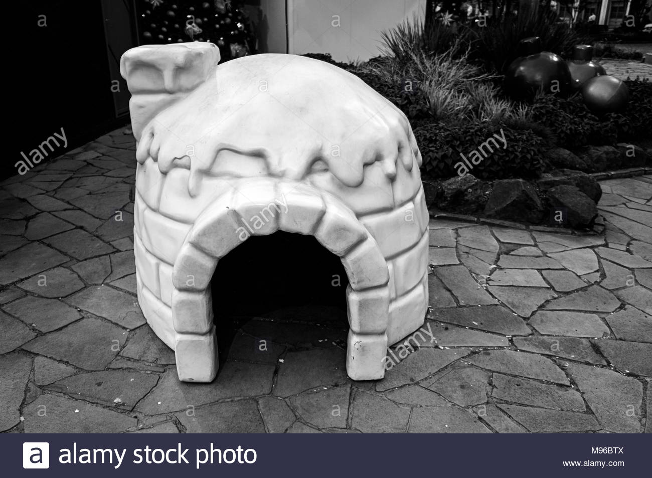 Igloo Black and White Stock Photos & Images - Alamy