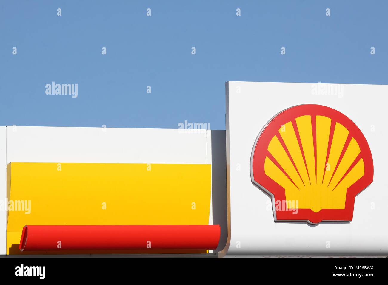 Shell Oil Logo Stock Photos & Shell Oil Logo Stock Images - Alamy