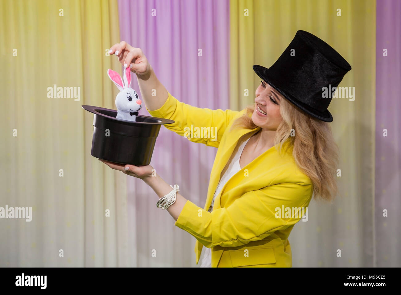 Woman magician shows tricks Stock Photo - Alamy