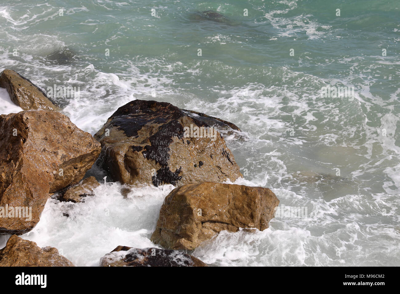 Big waves hitting the shore hi-res stock photography and images - Alamy