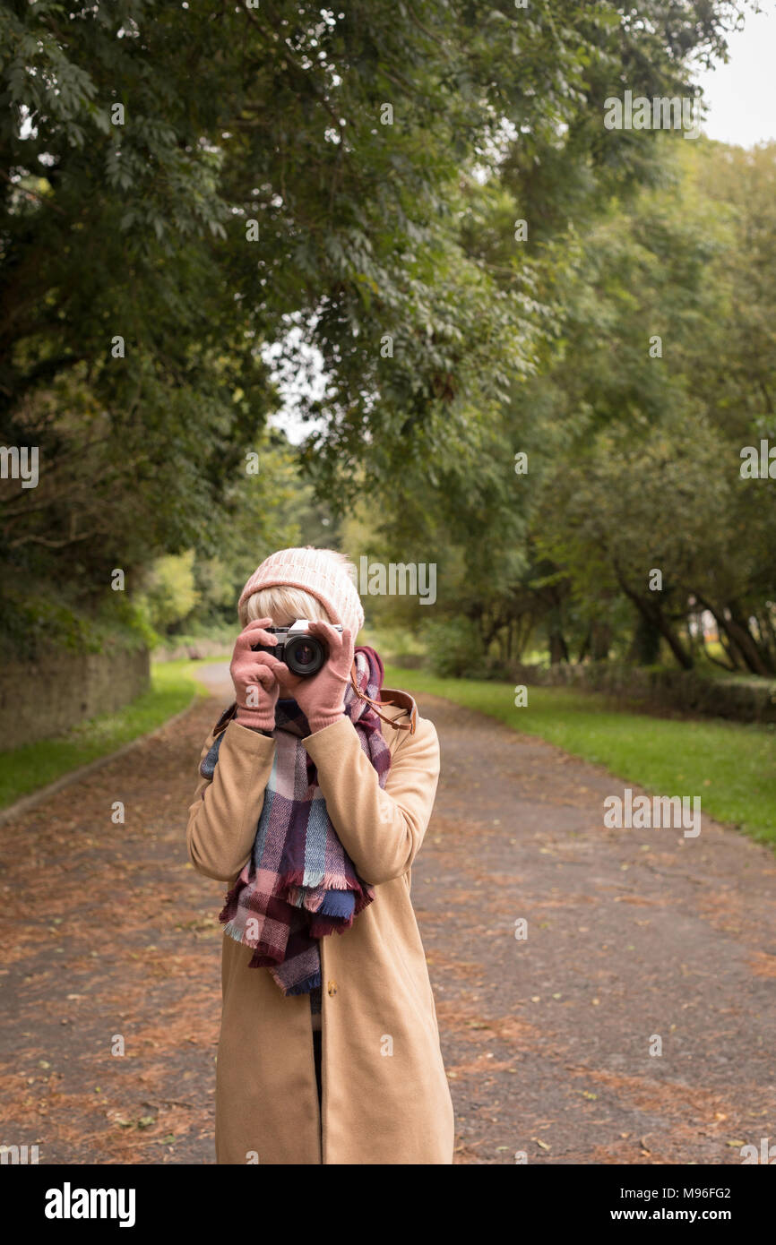 Taking picture with hi-res stock photography and images - Alamy
