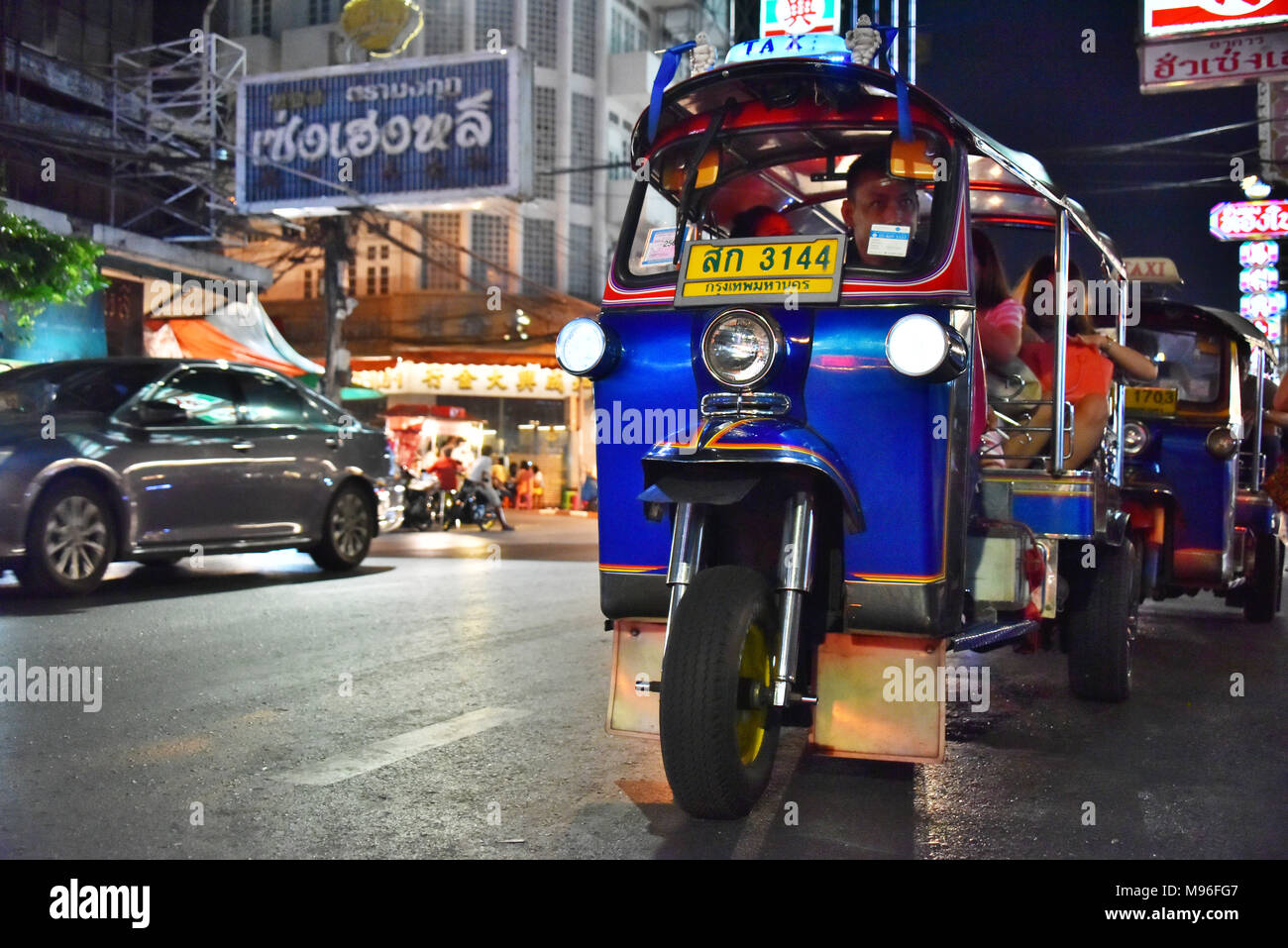 Night bangkok rickshaw thailand hi-res stock photography and images - Alamy