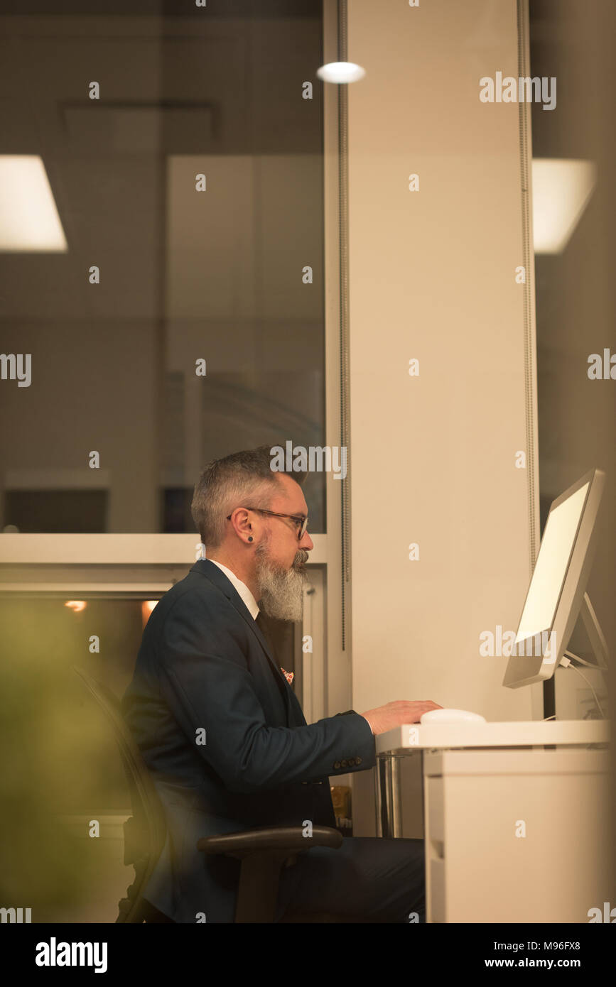 Business man working computer hi-res stock photography and images - Alamy