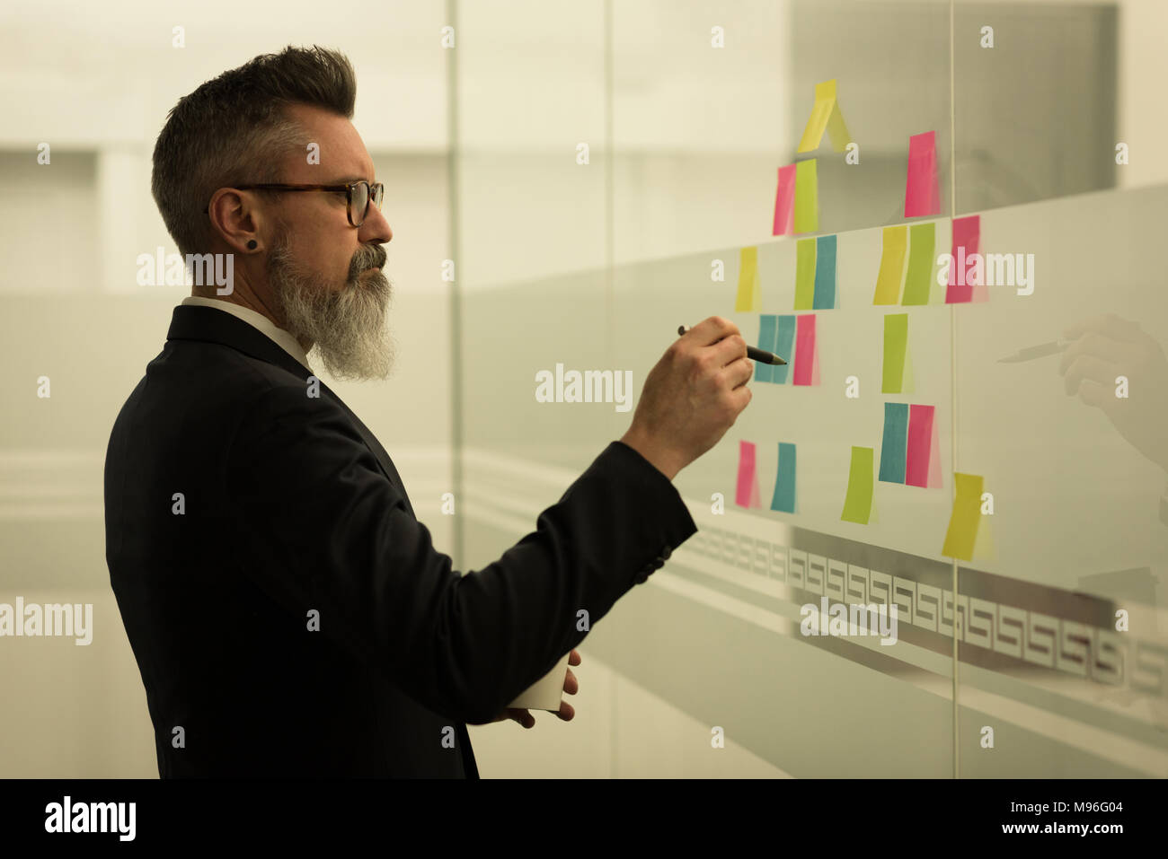 Business executive writing on sticky notes Stock Photo - Alamy