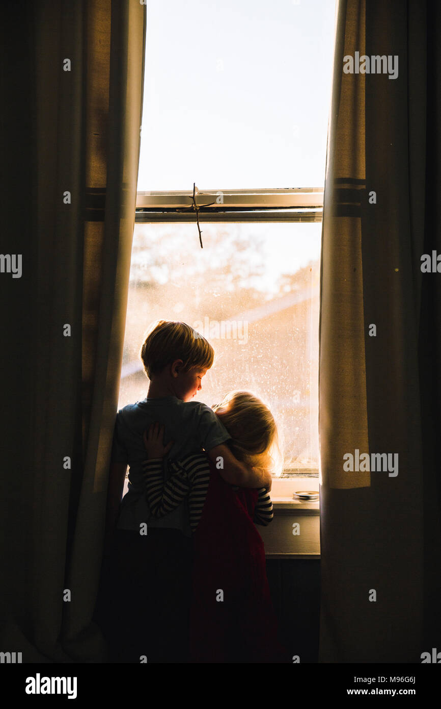 Boy and girl kissing hi-res stock photography and images - Alamy