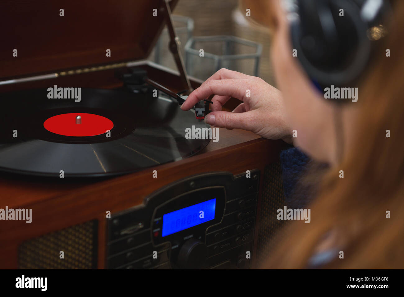 Woman playing a gramophone at home Stock Photo - Alamy