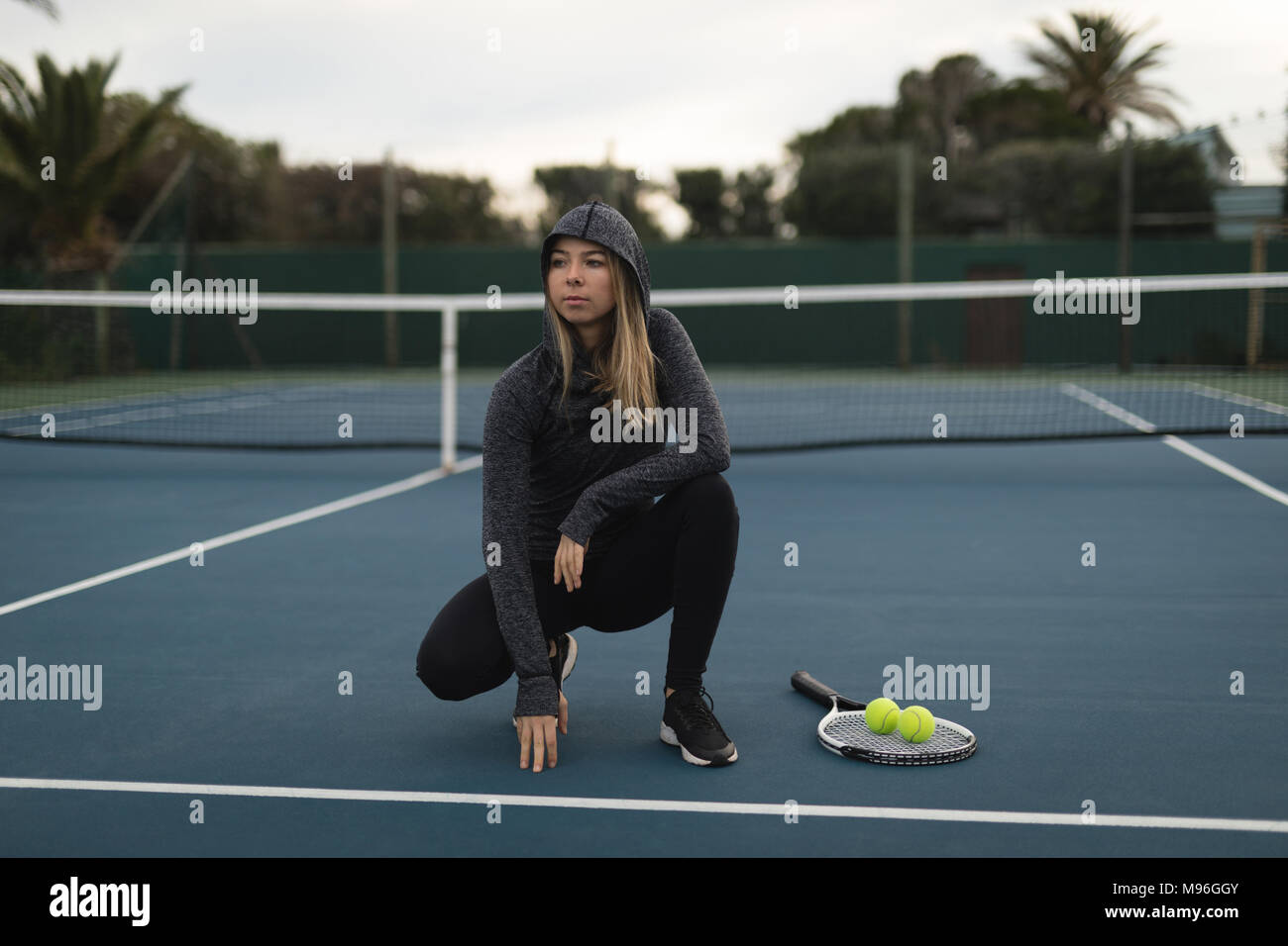 Tennis game thinking woman hi-res stock photography and images - Alamy