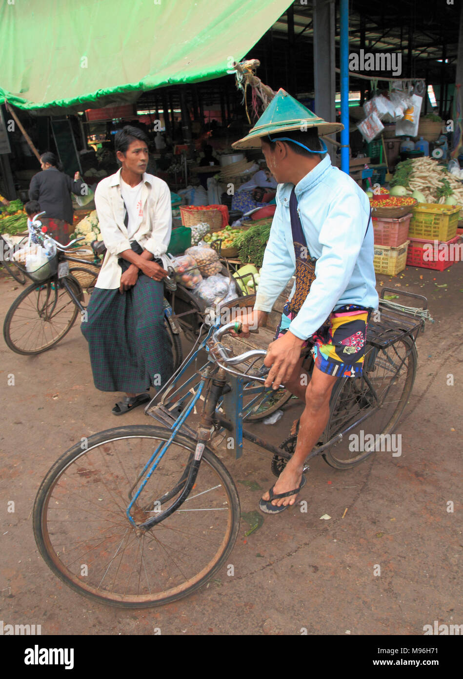 Myanmar, Kayin State, Hpa An, market, people, cycle rickshaw Stock ...