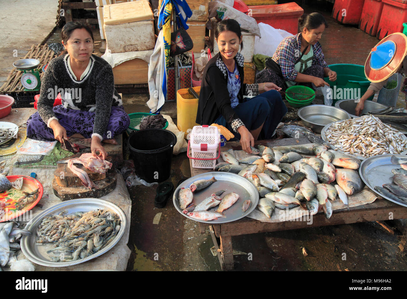 Myanmar, Kayin State, Hpa An, market, people, food, fish Stock Photo ...