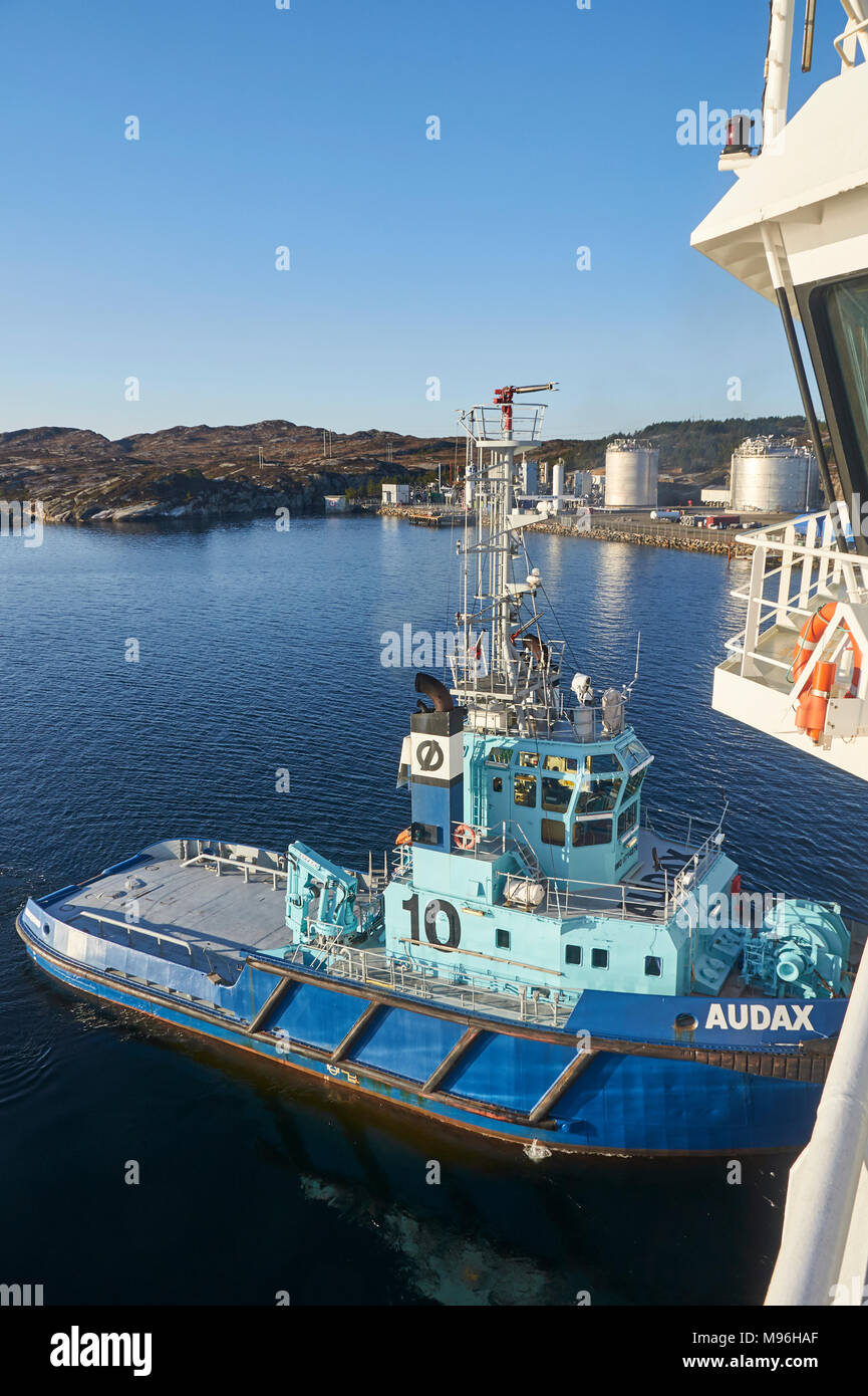 Tugs bow against a seismic vessel hi-res stock photography and images ...