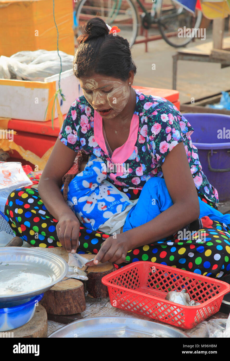 Myanmar, Kayin State, Hpa An, market, people, food Stock Photo - Alamy